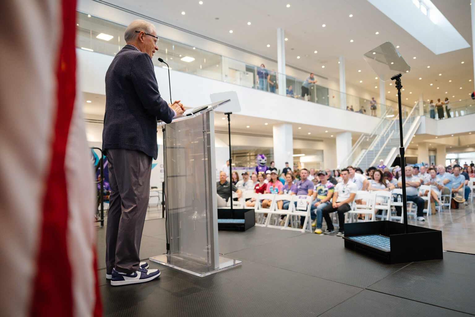 Loved ones share in the college experience at Phoenix Family Day ...